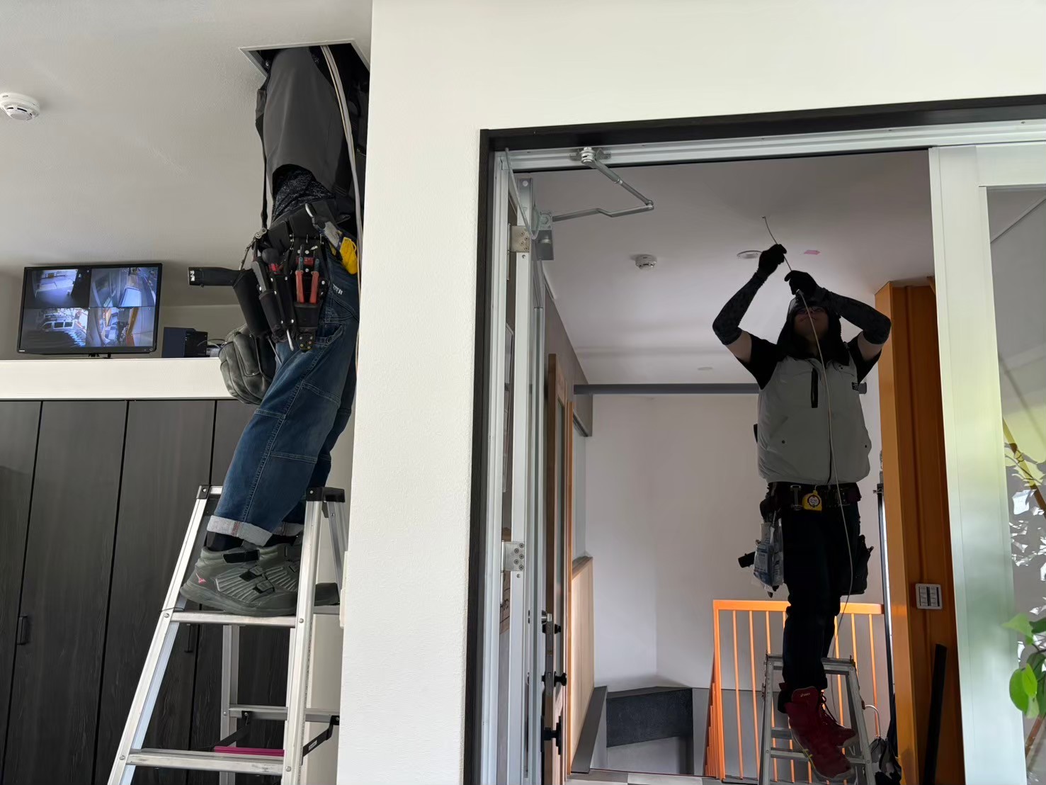 🔼感知器の配線工事→総合盤に配線取り込み→機器取り付けをしました。